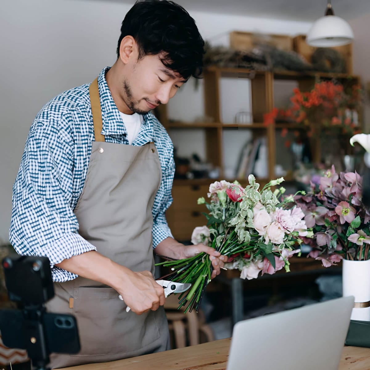 Guide to Securing Brand Deals for Small Influencers